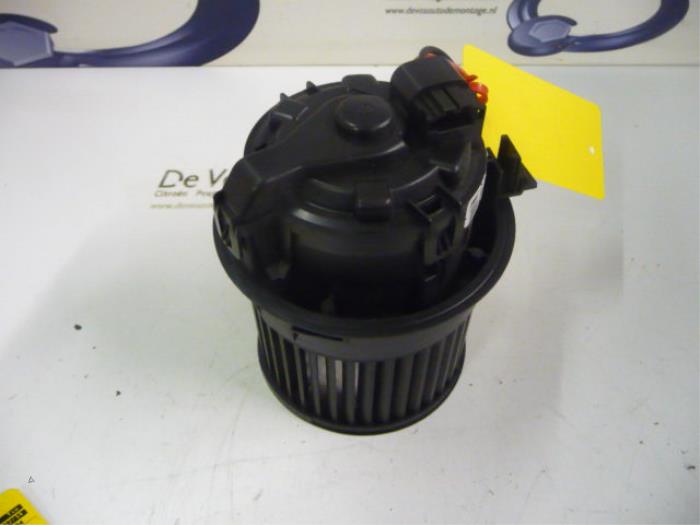 Peugeot 208 1.4 HDi Heating and ventilation fan motor 2013 1608182080 ...