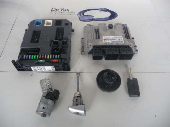 Peugeot 207 Computer Motormanagement 5FS-5FS5F01 2011 1943TZ-1943VA ...
