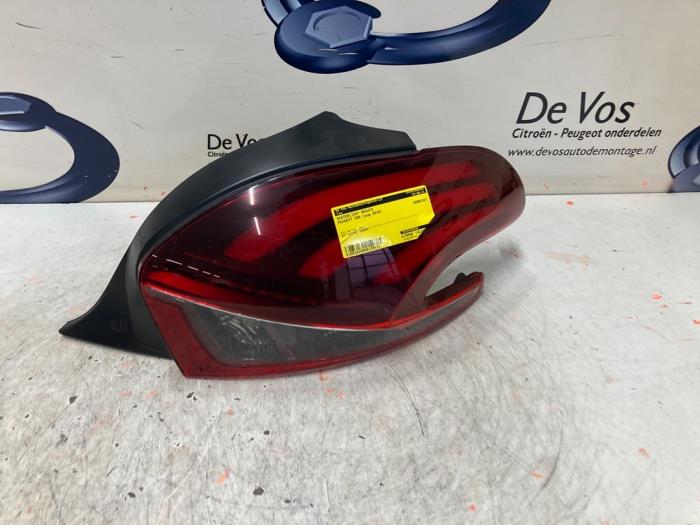 Peugeot 208 Taillight, right 2016 9810430580-9825601180 | De Vos Onderdelen