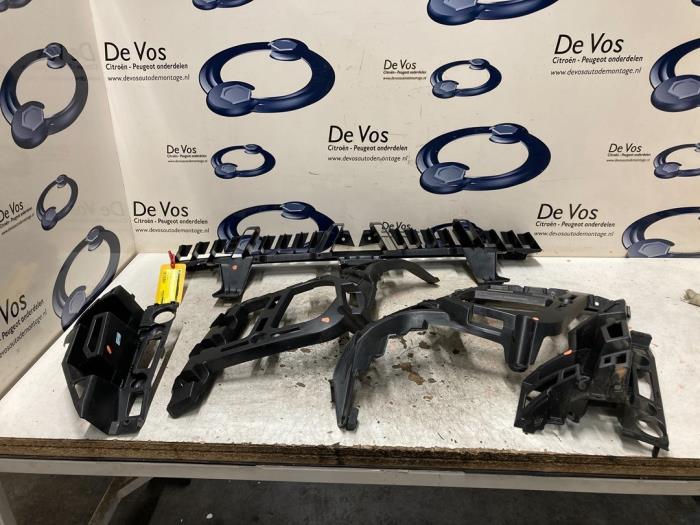 Peugeot 3008 1.6 16V HYbrid 225 Rear bumper frame 2019 9811280580 ...