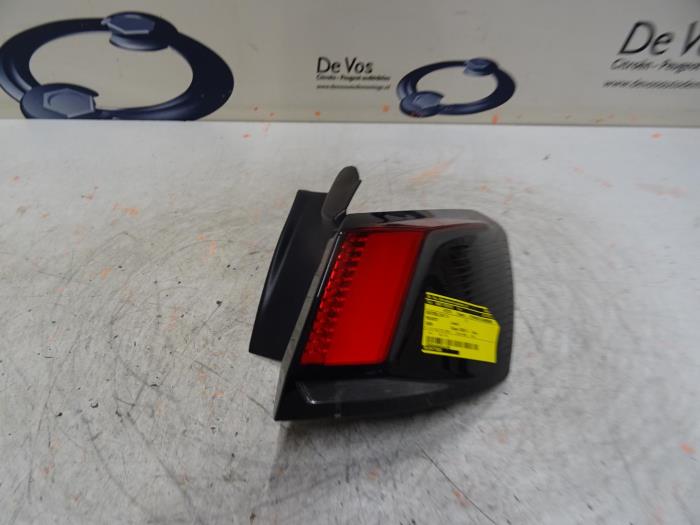 Peugeot 3008 Taillight, right 2019 9810477080 - De Vos Autodemontage
