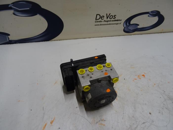 Peugeot 208 ABS pump 8FP8F01 2013 1610134480-1608727580 | De Vos Onderdelen